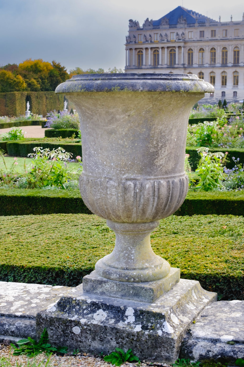 Vase en pierre Château de Versailles | Jardins du Roi Soleil