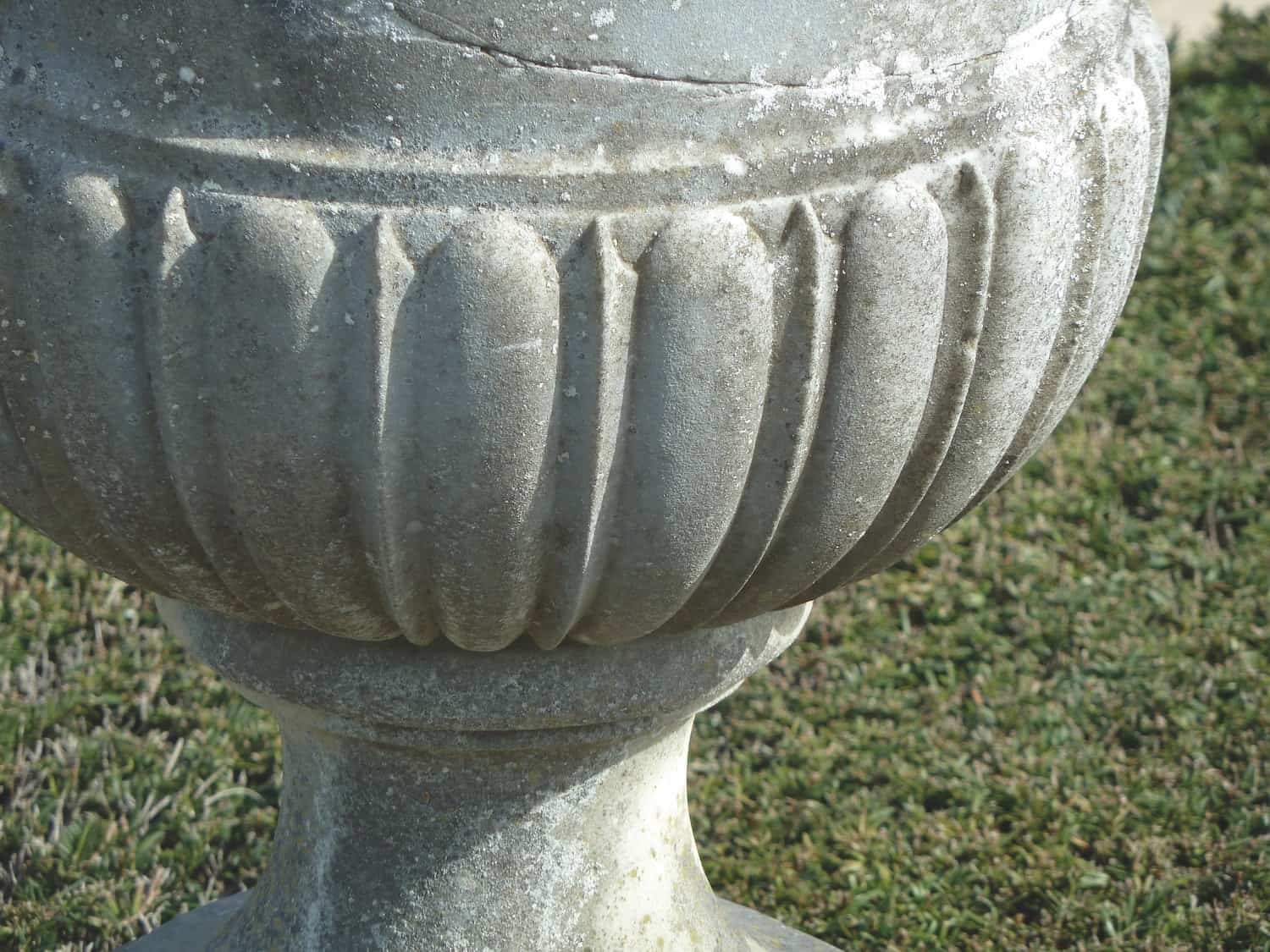 Vase en pierre Château de Versailles | Jardins du Roi Soleil
