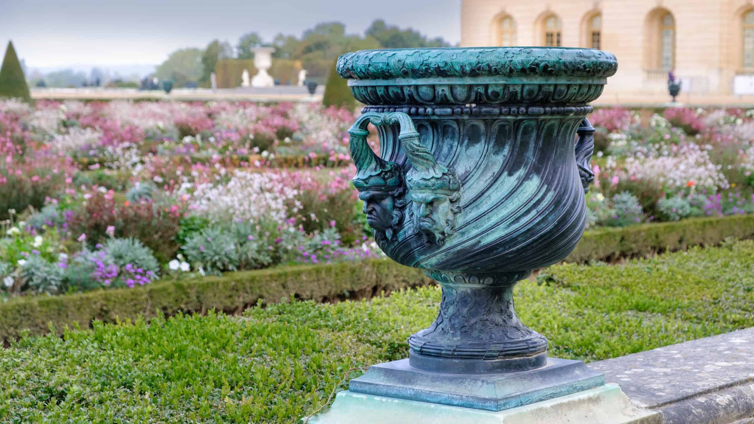 Urn - handles with grimacing faces | Jardins du Roi Soleil
